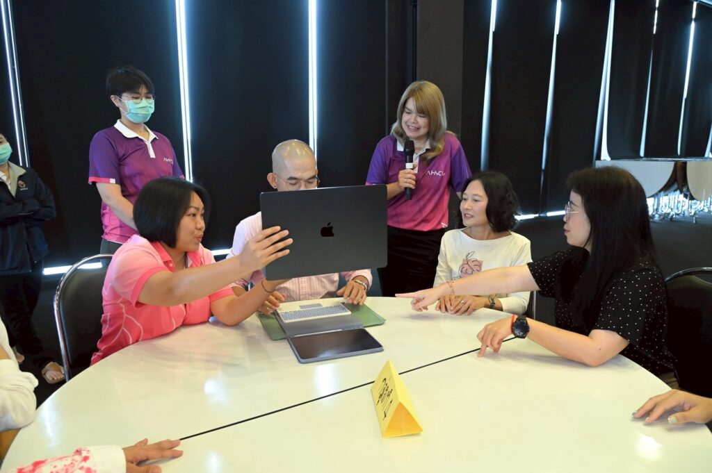 อบรม “Work Fit By Chula ทำงานก็ต้องฟิต บุคลิกและสุขภาพต้องดี”